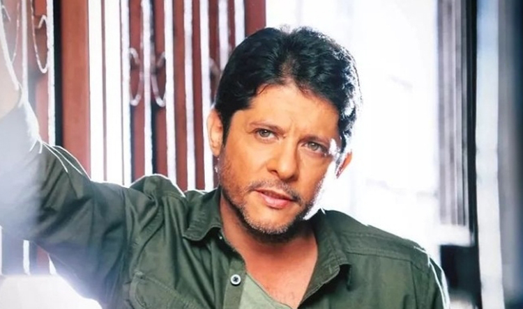 بالفيديو: معين شريف يغنّي للوافدين في مطار بيروت - Lebanese Forces ...