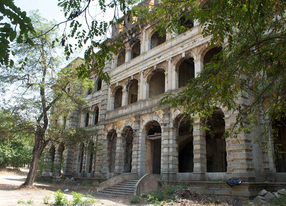 ملوك وأمراء ومشاهير وجواسيس.. لما كانت فنادق لبنان "تبيض ذهبا" - Lebanese Forces Official Website