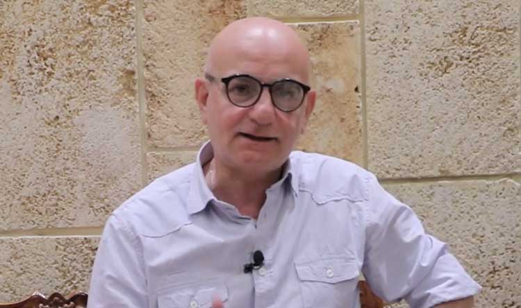 بالفيديو ـ إسكندر المقدوني أحد أقاربه… "إنت مين" ريمون صليبا ...