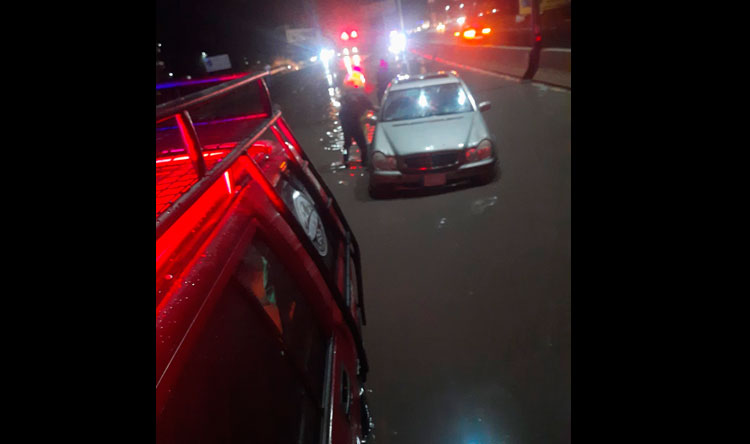 بلدية نهر إبراهيم تسحب السيارات العالقة على الأوتوستراد - Lebanese ...