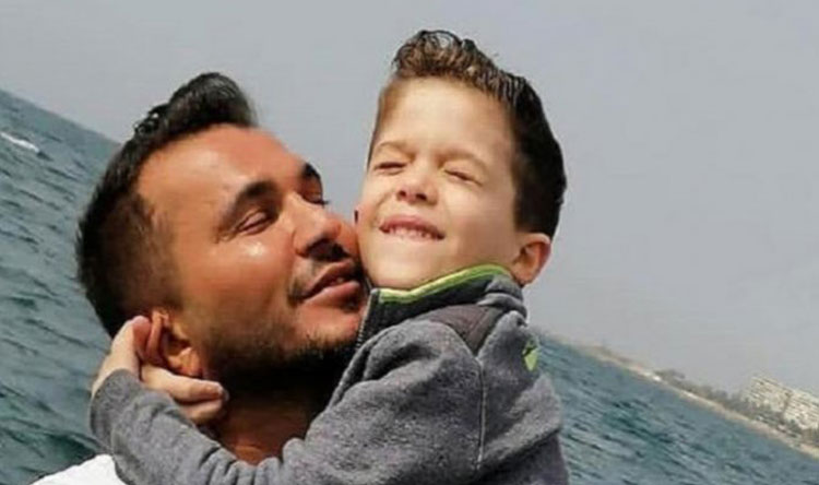 بالفيديو ـ بعد إخباره بوفاة والده... جو جورج الراسي يغني "بحبك لحدود ...