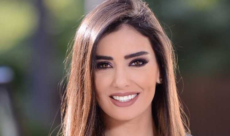 بالصورة - جيسيكا عازار: زيارتي الأولى للمطران عوده لأخذ بركته ...