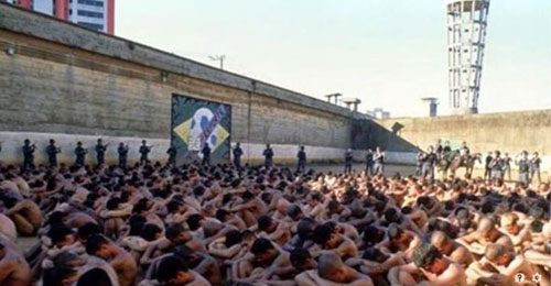 Et les ruines humaines de la prison de Palmyre