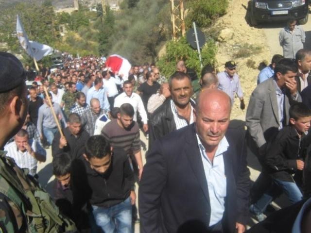 بالصور: تشييع النقيب الشهيد فراس الحكيم بمأتم مهيب في المشرفة وكلمات ...