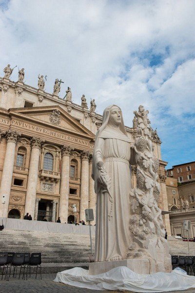 بالصور: القديسة ريتا من صخر لبنان