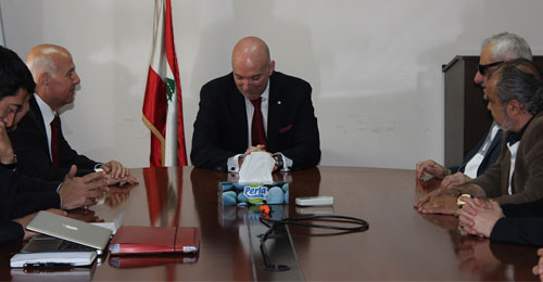 بالصور: وفد من مصلحة القطاع العام في "القوات" زار وزير الاقتصاد آلان ...