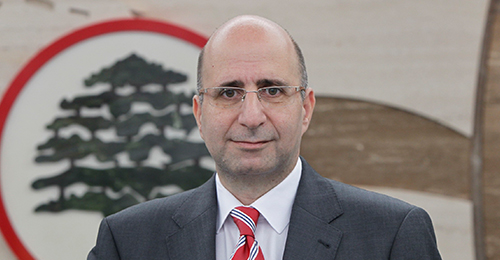 بالصور: “القوات” تتقدم رسميا بـ 25 مرشحا للانتخابات النيابية المقبلة ...